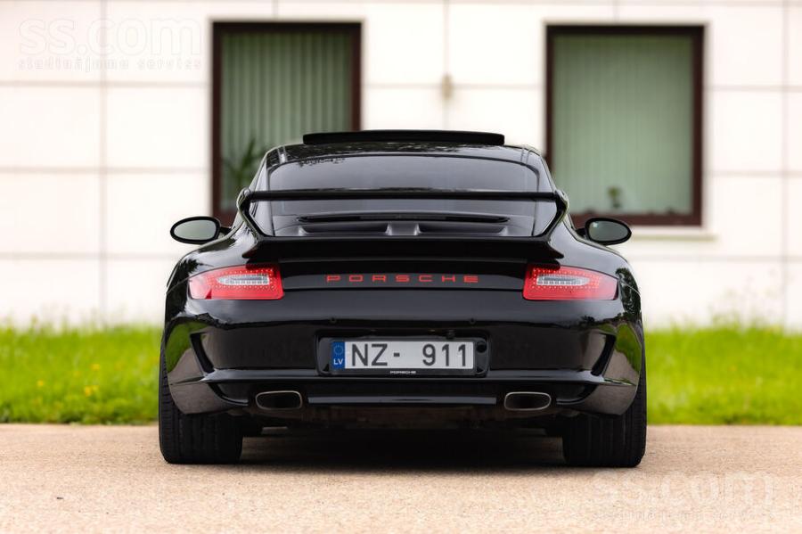 Black Porsche 911 2004 in Jelgava, with an engine capacity of 3.60 L and mileage of 140 thousand km for 35022 €, photo 5 on AUTOMOTO.COM.LV