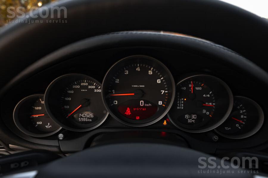 Black Porsche 911 2004 in Jelgava, with an engine capacity of 3.60 L and mileage of 140 thousand km for 35022 €, photo 16 on AUTOMOTO.COM.LV