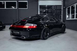 Melns Porsche 911 2005 Viļņa, ar dzinēja tilpumu 3.60 L un nobraukumu 115 tūkst. km par 37000 €, foto 5 vietnē AUTOMOTO.COM.LV