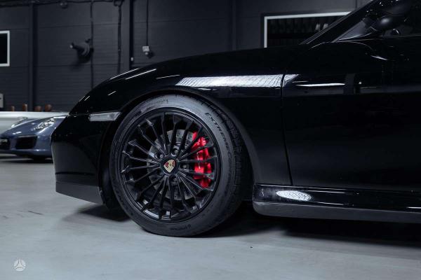 Melns Porsche 911 2005 Viļņa, ar dzinēja tilpumu 3.60 L un nobraukumu 115 tūkst. km par 37000 €, foto 9 vietnē AUTOMOTO.COM.LV