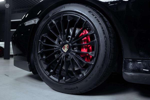 Melns Porsche 911 2005 Viļņa, ar dzinēja tilpumu 3.60 L un nobraukumu 115 tūkst. km par 37000 €, foto 10 vietnē AUTOMOTO.COM.LV