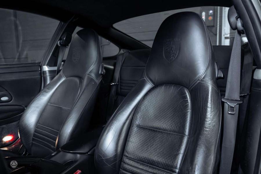 Melns Porsche 911 2005 Viļņa, ar dzinēja tilpumu 3.60 L un nobraukumu 115 tūkst. km par 37000 €, foto 17 vietnē AUTOMOTO.COM.LV