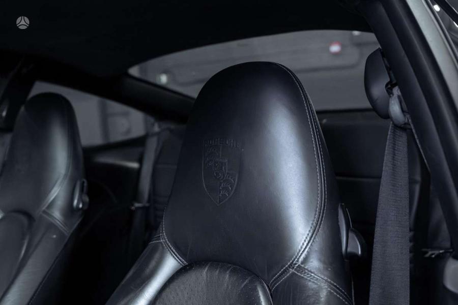 Melns Porsche 911 2005 Viļņa, ar dzinēja tilpumu 3.60 L un nobraukumu 115 tūkst. km par 37000 €, foto 18 vietnē AUTOMOTO.COM.LV