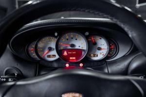 Melns Porsche 911 2005 Viļņa, ar dzinēja tilpumu 3.60 L un nobraukumu 115 tūkst. km par 37000 €, foto 24 vietnē AUTOMOTO.COM.LV