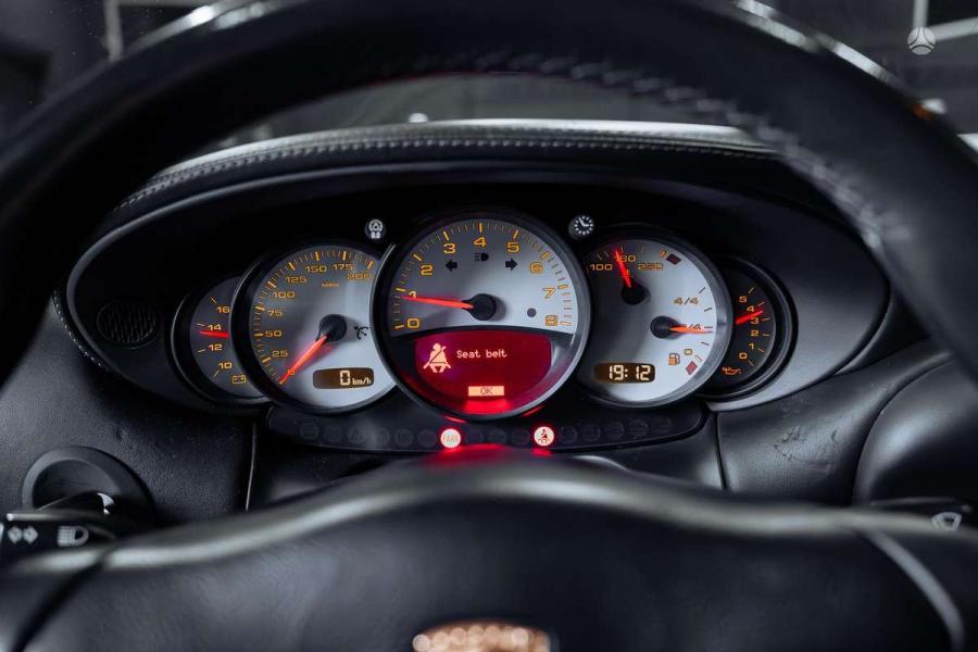 Melns Porsche 911 2005 Viļņa, ar dzinēja tilpumu 3.60 L un nobraukumu 115 tūkst. km par 37000 €, foto 24 vietnē AUTOMOTO.COM.LV