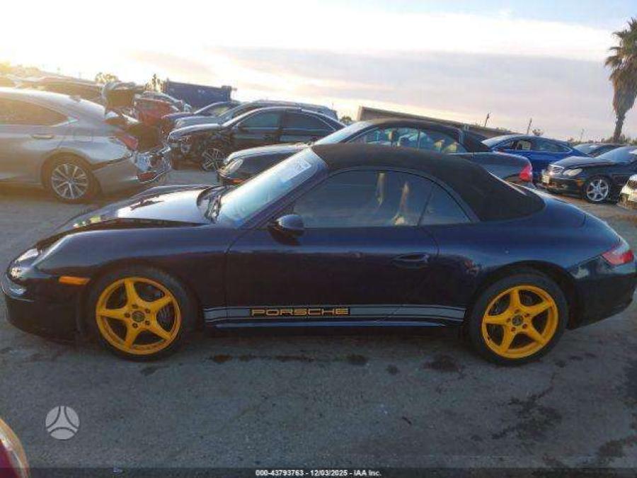 Black Porsche 911 2006 in Klaipeda, with an engine capacity of 3.60 L and mileage of 114 thousand km for 10500 €, photo 14 on AUTOMOTO.COM.LV