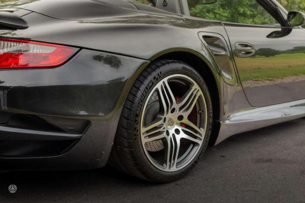 Black Porsche 911 2008 in Vilnius, with an engine capacity of 3.60 L and mileage of 129 thousand km for 70000 €, photo 11 on AUTOMOTO.COM.LV