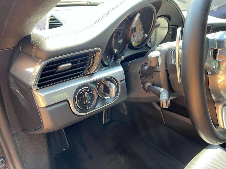 Black Porsche 911 2013 in Alytus, with an engine capacity of 3.80 L and mileage of 59 thousand km for 59290 €, photo 14 on AUTOMOTO.COM.LV