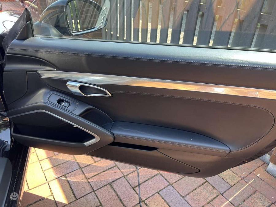 Black Porsche 911 2013 in Alytus, with an engine capacity of 3.80 L and mileage of 59 thousand km for 59290 €, photo 24 on AUTOMOTO.COM.LV