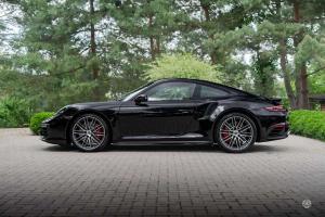 Black Porsche 911 2017 in Kaunas, with an engine capacity of 3.80 L and mileage of 20 thousand km for 116000 €, photo 4 on AUTOMOTO.COM.LV