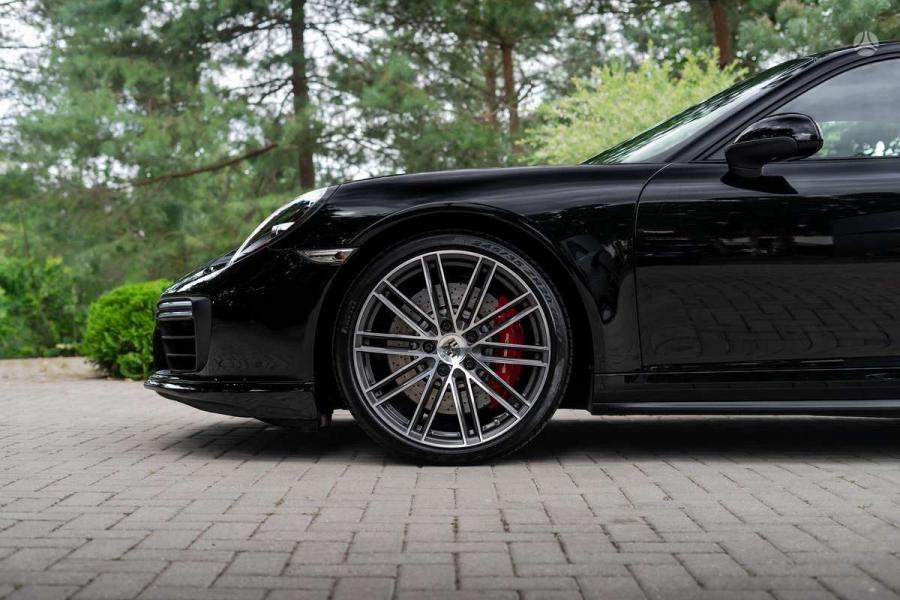 Black Porsche 911 2017 in Kaunas, with an engine capacity of 3.80 L and mileage of 20 thousand km for 116000 €, photo 7 on AUTOMOTO.COM.LV