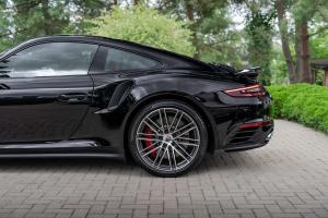 Black Porsche 911 2017 in Kaunas, with an engine capacity of 3.80 L and mileage of 20 thousand km for 116000 €, photo 8 on AUTOMOTO.COM.LV
