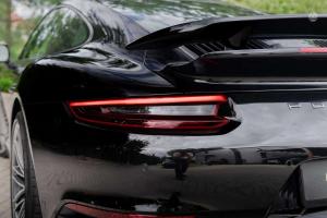 Black Porsche 911 2017 in Kaunas, with an engine capacity of 3.80 L and mileage of 20 thousand km for 116000 €, photo 10 on AUTOMOTO.COM.LV