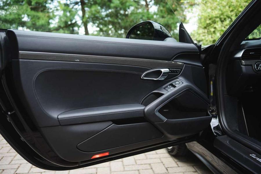 Black Porsche 911 2017 in Kaunas, with an engine capacity of 3.80 L and mileage of 20 thousand km for 116000 €, photo 15 on AUTOMOTO.COM.LV