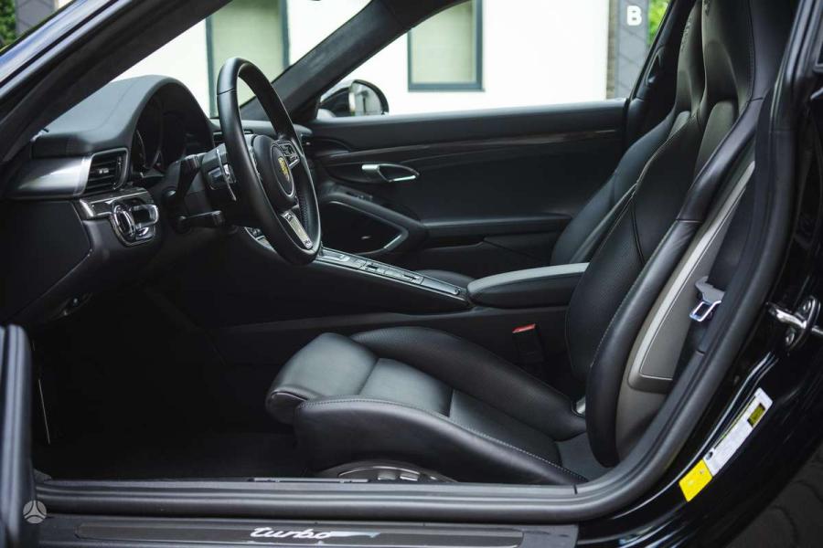 Black Porsche 911 2017 in Kaunas, with an engine capacity of 3.80 L and mileage of 20 thousand km for 116000 €, photo 21 on AUTOMOTO.COM.LV
