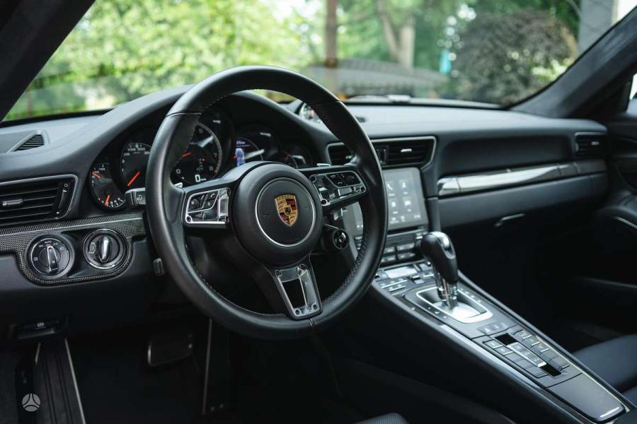 Black Porsche 911 2017 in Kaunas, with an engine capacity of 3.80 L and mileage of 20 thousand km for 116000 €, photo 23 on AUTOMOTO.COM.LV