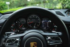 Black Porsche 911 2017 in Kaunas, with an engine capacity of 3.80 L and mileage of 20 thousand km for 116000 €, photo 25 on AUTOMOTO.COM.LV