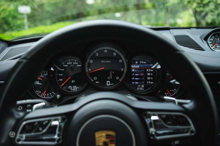 Black Porsche 911 2017 in Kaunas, with an engine capacity of 3.80 L and mileage of 20 thousand km for 116000 €, photo 25 on AUTOMOTO.COM.LV
