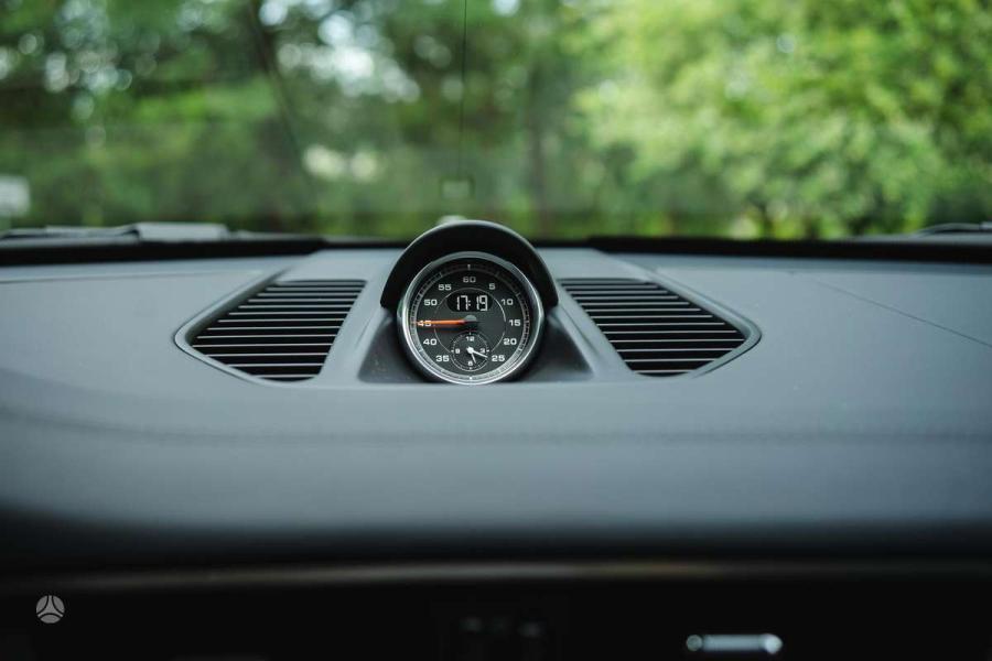 Black Porsche 911 2017 in Kaunas, with an engine capacity of 3.80 L and mileage of 20 thousand km for 116000 €, photo 26 on AUTOMOTO.COM.LV