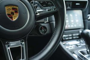 Black Porsche 911 2017 in Kaunas, with an engine capacity of 3.80 L and mileage of 20 thousand km for 116000 €, photo 27 on AUTOMOTO.COM.LV