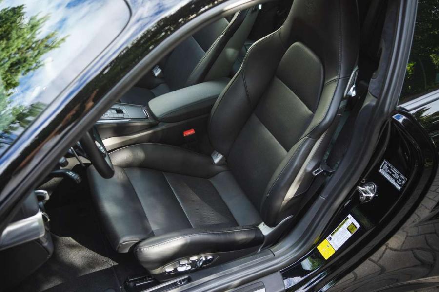 Black Porsche 911 2017 in Kaunas, with an engine capacity of 3.80 L and mileage of 20 thousand km for 116000 €, photo 37 on AUTOMOTO.COM.LV