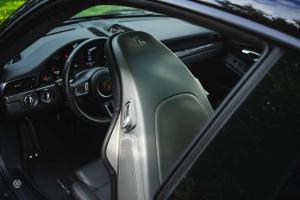 Black Porsche 911 2017 in Kaunas, with an engine capacity of 3.80 L and mileage of 20 thousand km for 116000 €, photo 39 on AUTOMOTO.COM.LV
