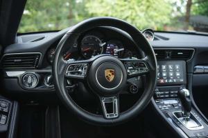 Black Porsche 911 2017 in Kaunas, with an engine capacity of 3.80 L and mileage of 20 thousand km for 116000 €, photo 40 on AUTOMOTO.COM.LV