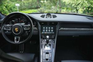 Black Porsche 911 2017 in Kaunas, with an engine capacity of 3.80 L and mileage of 20 thousand km for 116000 €, photo 41 on AUTOMOTO.COM.LV