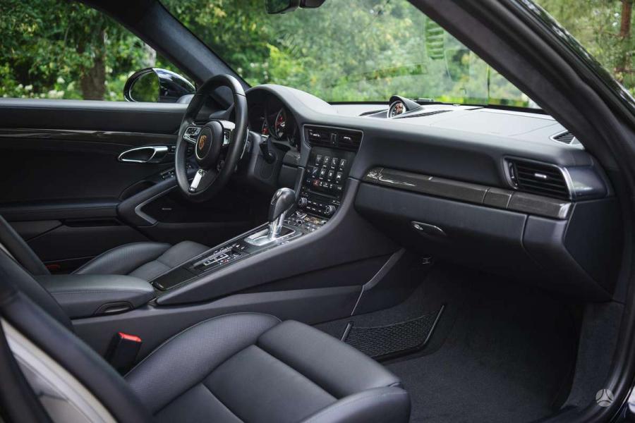 Black Porsche 911 2017 in Kaunas, with an engine capacity of 3.80 L and mileage of 20 thousand km for 116000 €, photo 43 on AUTOMOTO.COM.LV