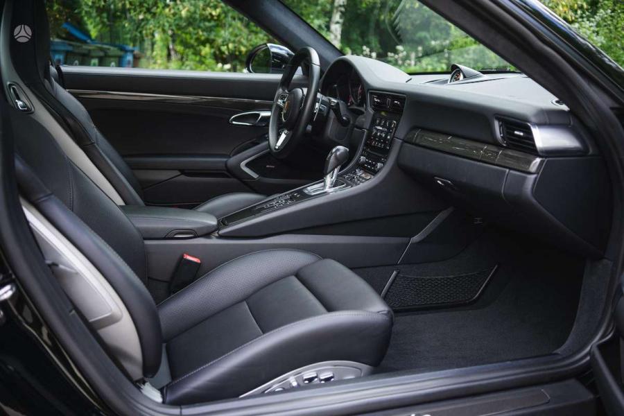 Black Porsche 911 2017 in Kaunas, with an engine capacity of 3.80 L and mileage of 20 thousand km for 116000 €, photo 44 on AUTOMOTO.COM.LV