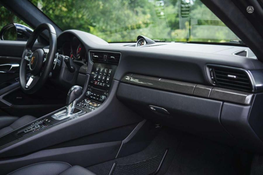 Black Porsche 911 2017 in Kaunas, with an engine capacity of 3.80 L and mileage of 20 thousand km for 116000 €, photo 46 on AUTOMOTO.COM.LV