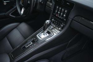 Black Porsche 911 2017 in Kaunas, with an engine capacity of 3.80 L and mileage of 20 thousand km for 116000 €, photo 47 on AUTOMOTO.COM.LV