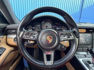 Black Porsche 911 2017 in Kaunas, with an engine capacity of 2.98 L and mileage of 87 thousand km for 84911 €, photo 12 on AUTOMOTO.COM.LV