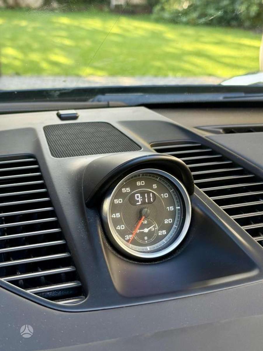 Black Porsche 911 2017 in Kaunas, with an engine capacity of 2.98 L and mileage of 87 thousand km for 84911 €, photo 33 on AUTOMOTO.COM.LV