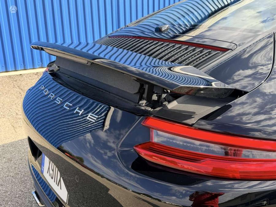 Black Porsche 911 2017 in Kaunas, with an engine capacity of 2.98 L and mileage of 87 thousand km for 84911 €, photo 37 on AUTOMOTO.COM.LV