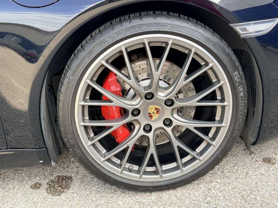 Black Porsche 911 2017 in Kaunas, with an engine capacity of 2.98 L and mileage of 87 thousand km for 84911 €, photo 43 on AUTOMOTO.COM.LV