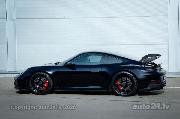 Black Porsche 911 2021 in Riga, with an engine capacity of 4.00 L and mileage of 41 thousand km for 179900 €, photo 11 on AUTOMOTO.COM.LV