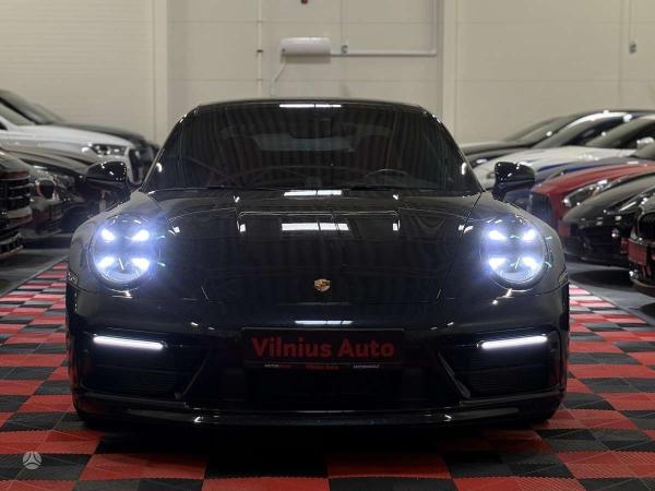Black Porsche 911 2021 in Vilnius, with an engine capacity of 3.00 L and mileage of 22 thousand km for 119900 €, photo 2 on AUTOMOTO.COM.LV