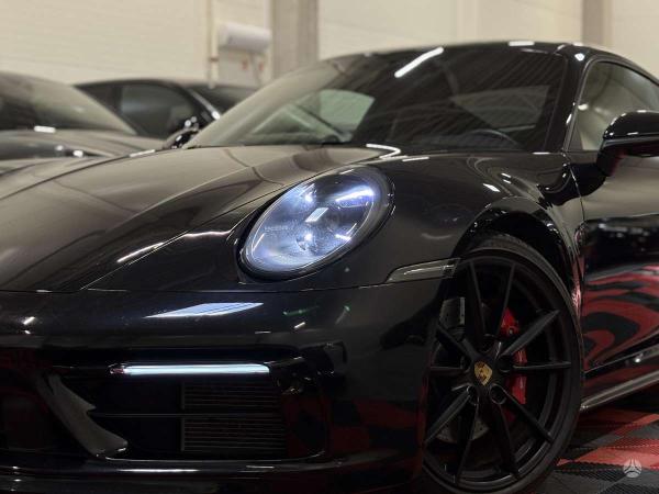 Black Porsche 911 2021 in Vilnius, with an engine capacity of 3.00 L and mileage of 22 thousand km for 119900 €, photo 7 on AUTOMOTO.COM.LV