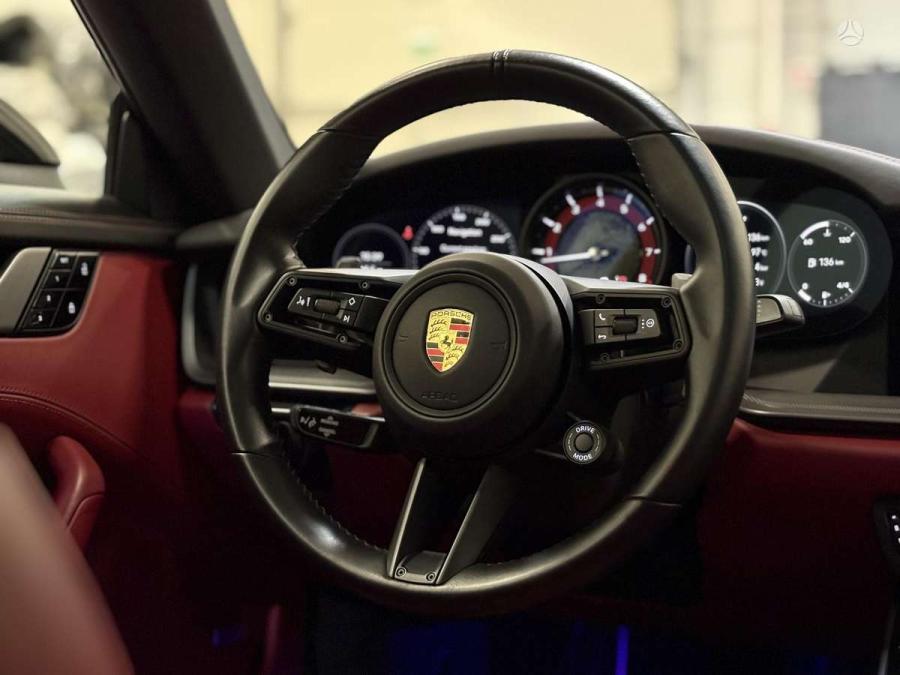 Черный Порше 911 2021 в Вильнюс, объемом двигателя 3.00 л и пробегом 22 тыс. км за 119900 €, фото 24 на AUTOMOTO.COM.LV