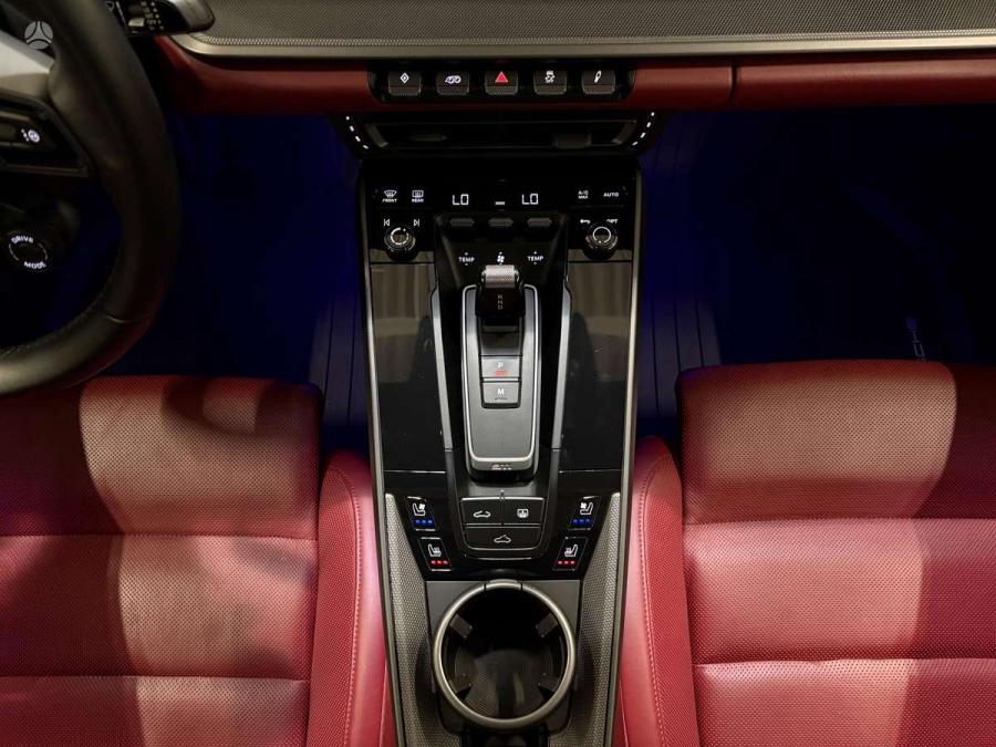Черный Порше 911 2021 в Вильнюс, объемом двигателя 3.00 л и пробегом 22 тыс. км за 119900 €, фото 26 на AUTOMOTO.COM.LV