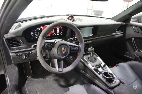 Black Porsche 911 2025 in Siauliai, with an engine capacity of 4.00 L and mileage of 13 thousand km for 179500 €, photo 11 on AUTOMOTO.COM.LV