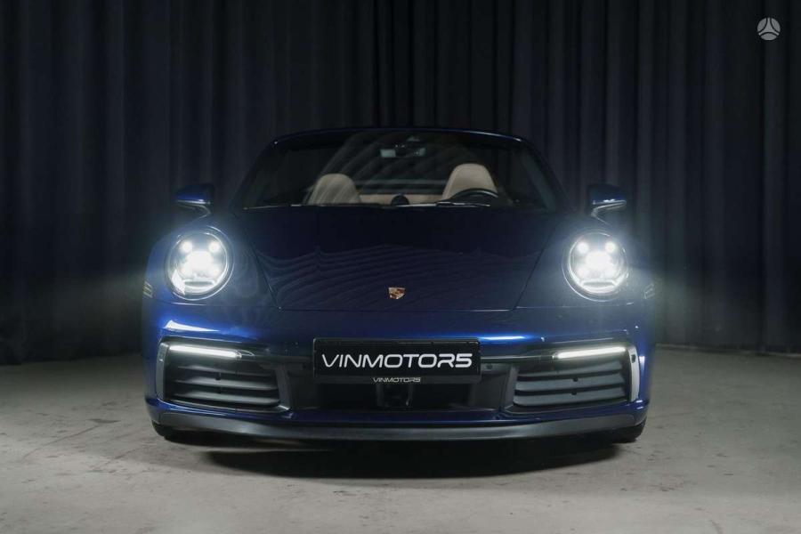 Blue Porsche 911 2020 in Vilnius, with an engine capacity of 2.98 L and mileage of 50 thousand km for 109998 €, photo 3 on AUTOMOTO.COM.LV