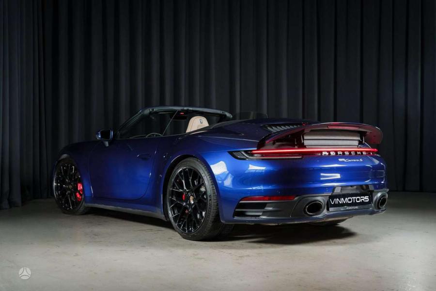 Blue Porsche 911 2020 in Vilnius, with an engine capacity of 2.98 L and mileage of 50 thousand km for 109998 €, photo 7 on AUTOMOTO.COM.LV