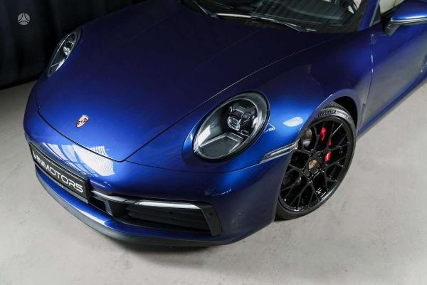 Blue Porsche 911 2020 in Vilnius, with an engine capacity of 2.98 L and mileage of 50 thousand km for 109998 €, photo 7 on AUTOMOTO.COM.LV