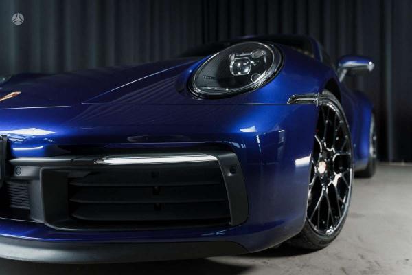Blue Porsche 911 2020 in Vilnius, with an engine capacity of 2.98 L and mileage of 50 thousand km for 109998 €, photo 9 on AUTOMOTO.COM.LV
