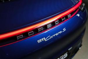 Blue Porsche 911 2020 in Vilnius, with an engine capacity of 2.98 L and mileage of 50 thousand km for 109998 €, photo 12 on AUTOMOTO.COM.LV