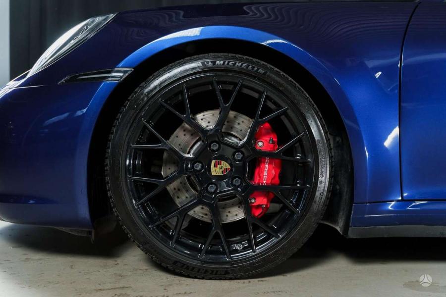Blue Porsche 911 2020 in Vilnius, with an engine capacity of 2.98 L and mileage of 50 thousand km for 109998 €, photo 16 on AUTOMOTO.COM.LV