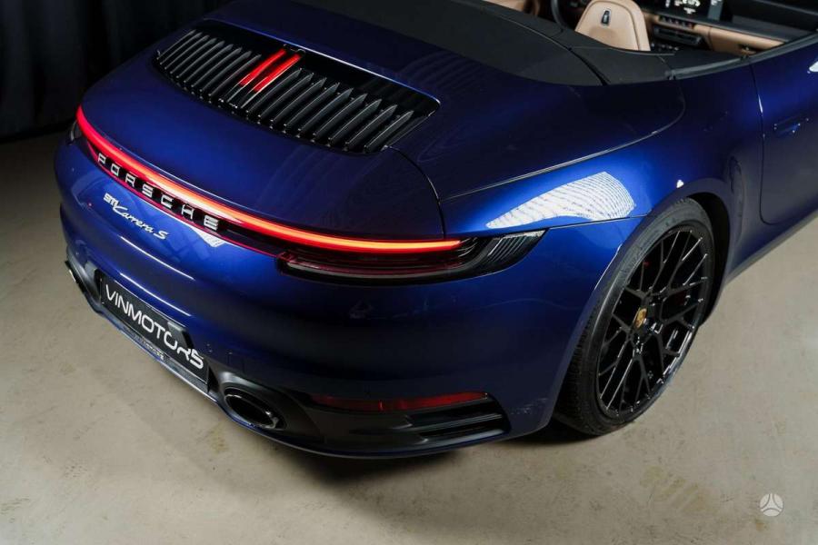 Blue Porsche 911 2020 in Vilnius, with an engine capacity of 2.98 L and mileage of 50 thousand km for 109998 €, photo 22 on AUTOMOTO.COM.LV