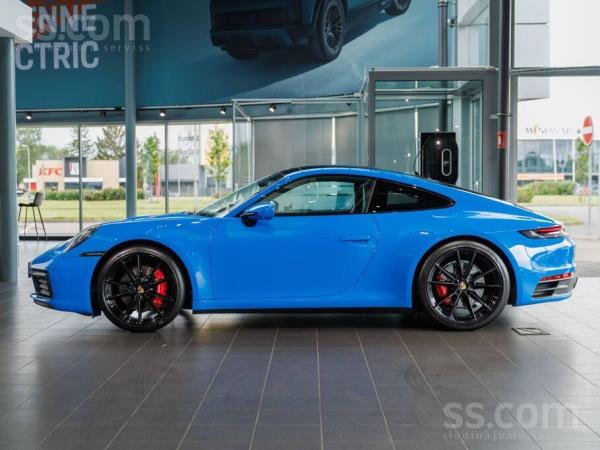 Blue Porsche 911 2022 in Riga, with an engine capacity of 3.00 L and mileage of 25 thousand km for 129000 €, photo 2 on AUTOMOTO.COM.LV